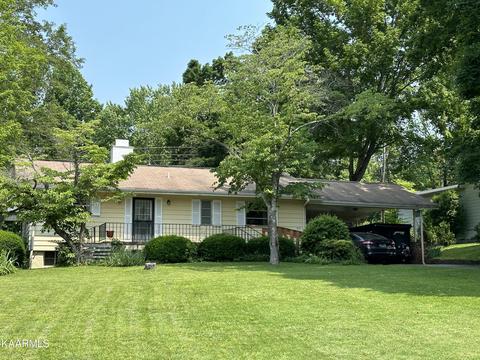 214 Outer Dr, Oak Ridge, TN 37830 | 34 Photos | MLS #1230352 - Movoto