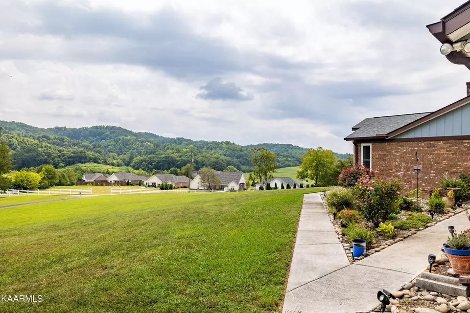 2485 Maples Branch Rd, Sevierville, TN 37876 | 58 Photos - Movoto