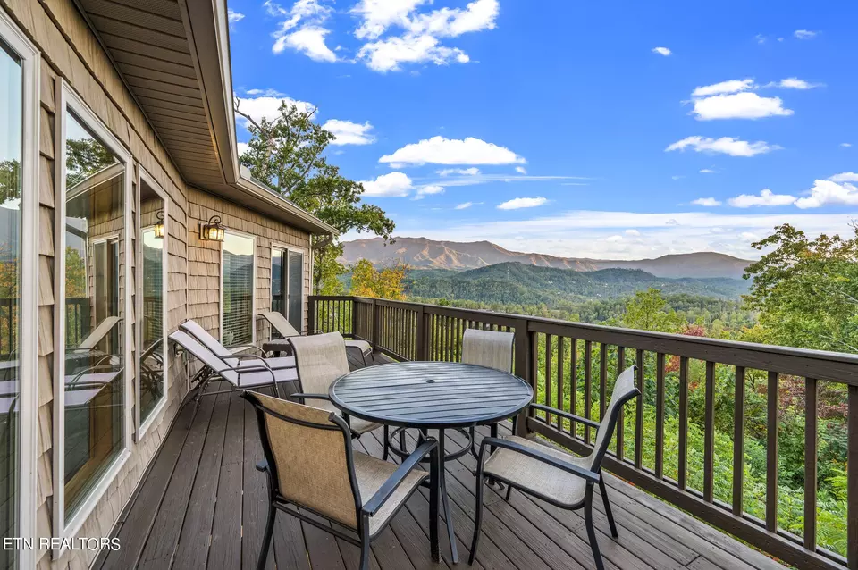 760 Colt Ln, Gatlinburg, TN 37738 | 33 Photos - Movoto