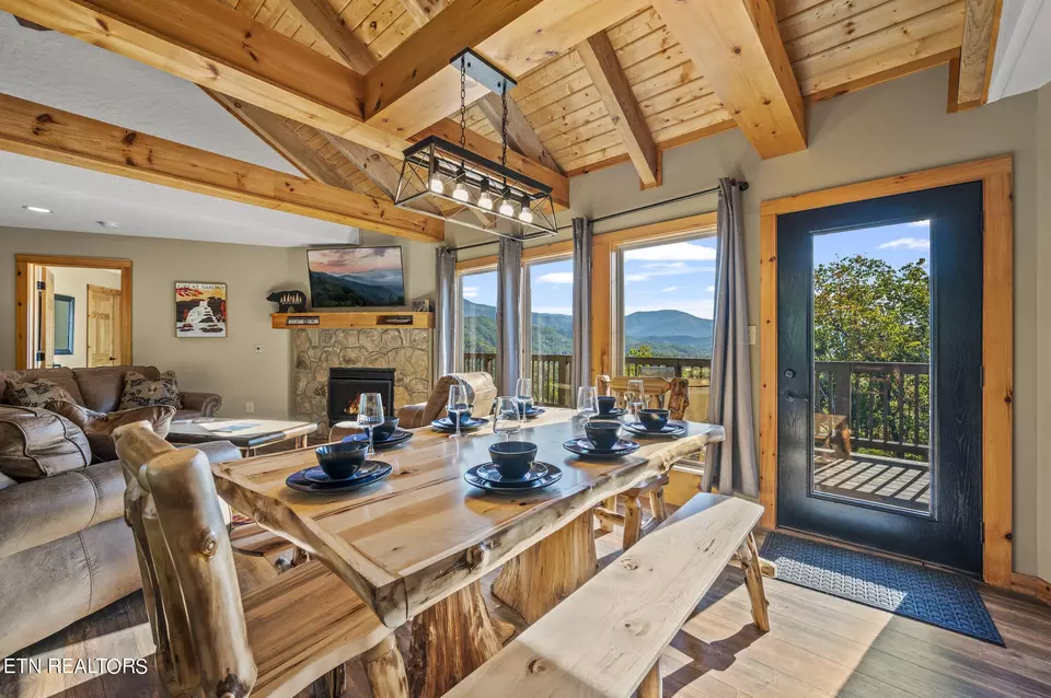 760 Colt Ln, Gatlinburg, TN 37738 | 33 Photos - Movoto