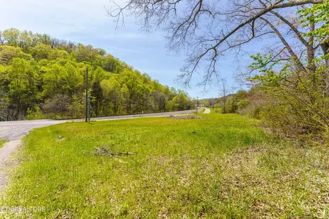 3207 Sulphur Springs Rd, Morristown, TN 37813 | 17 Photos - Movoto