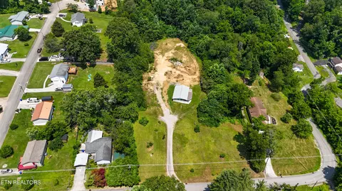 107 Highland Ave, Clinton, TN 37716 | 40 Photos - Movoto