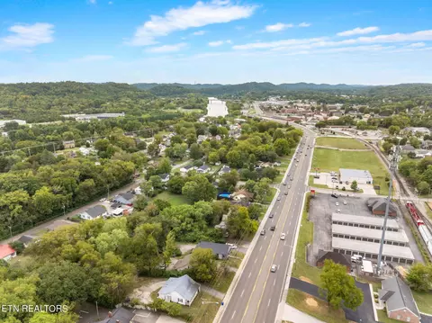 717 N Charles Seivers Blvd, Clinton, TN 37716 | 37 Photos - Movoto