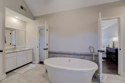 9191 Grey Cliff Dr, Germantown, TN 38139 | 40 Photos - Movoto