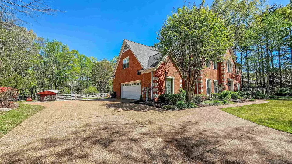 9982 Holly Grove Rd, Cordova, TN 38018 | 40 Photos - Movoto