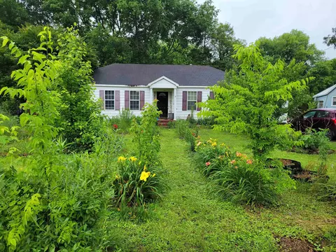 40 Central Ave, Savannah, TN 38372 | 16 Photos - Movoto