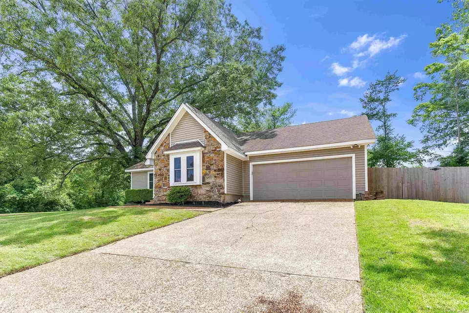 3033 Delvan Cv, Lakeland, TN 38002 | MLS# 10197375 | 20 Photos - Movoto