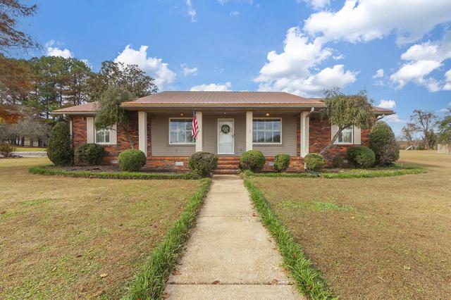 205 Pinecrest Dr, Henderson, TN 38340 | MLS# 10209648 | 30 Photos - Movoto