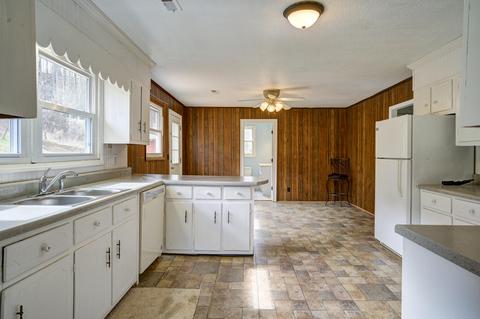 288 Shell Creek Road, Roan Mountain, TN 37687 | 31 Photos - Movoto