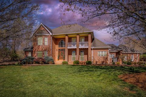 210 Saddle Ridge Dr, Kingsport, TN 37664 | 64 Photos | MLS #9950365 ...