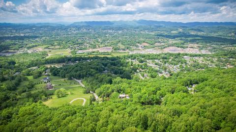5725 Chestnut Hills Dr, Kingsport, TN 37664 | 84 Photos | MLS #9952992 ...