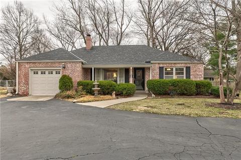 9717 Mission Rd, Overland Park, KS 66206 | MLS #2385147 - Movoto