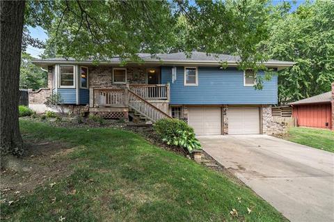 1020 SW Lakeview Blvd, Lees Summit, MO 64081 | 33 Photos | MLS #2400771 ...