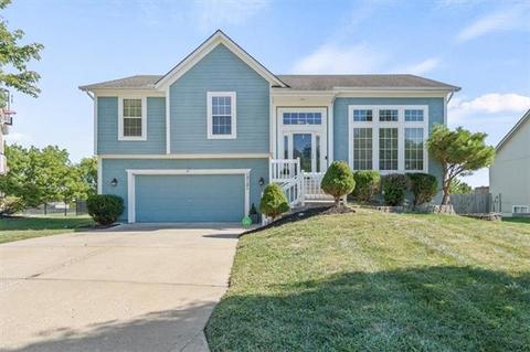 12121 Pebble Beach Dr, Kansas City, KS 66109 | 27 Photos | MLS #2403316 ...