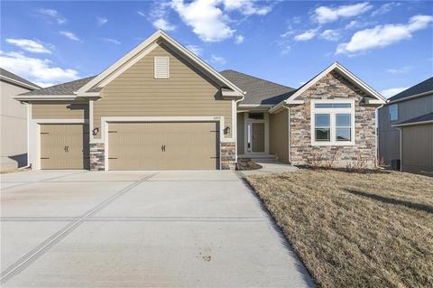 10915 N Corrington Ave, Kansas City, MO 64156 | 35 Photos | MLS ...