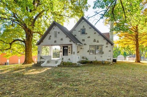 5000 Blue Ridge Blvd, Kansas City, MO 64133 | 38 Photos | MLS #2406329 ...