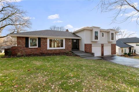 709 W Country Ln, Kansas City, MO 64114 | 32 Photos | MLS #2415216 - Movoto