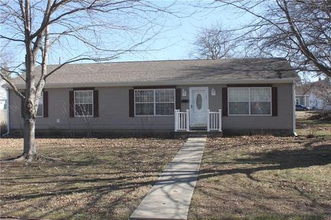 708 N Walnut St, Pittsburg, KS 66762 | 22 Photos | MLS #2421487 - Movoto