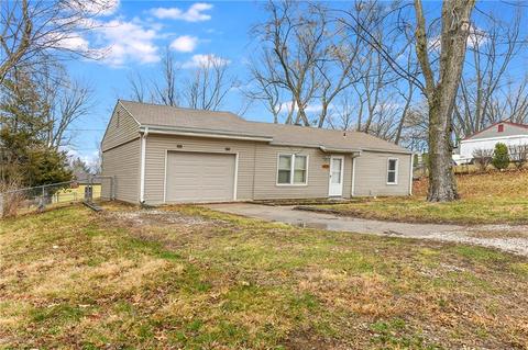 2733 N 65th Ter, Kansas City, KS 66104 | 22 Photos | MLS #2425802 - Movoto