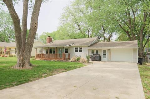 2600 Spring Garden St, Leavenworth, KS 66048 | 24 Photos | MLS #2432985 ...