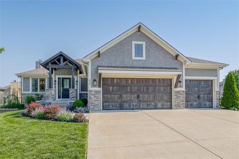 805 SE Oriole Ct, Blue Springs, MO 64014 | 30 Photos | MLS #2435872 ...
