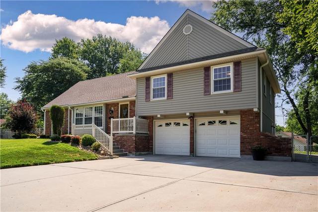 4429 NE 67th St, Kansas City, MO 64119 | 13 Photos - Movoto