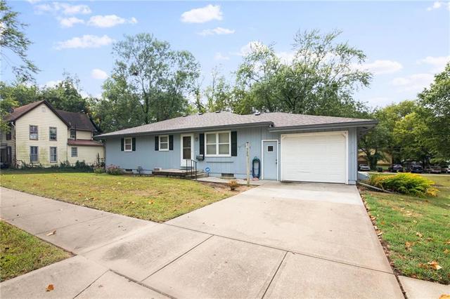 720 S Poplar St, Ottawa, KS 66067 | 46 Photos - Movoto