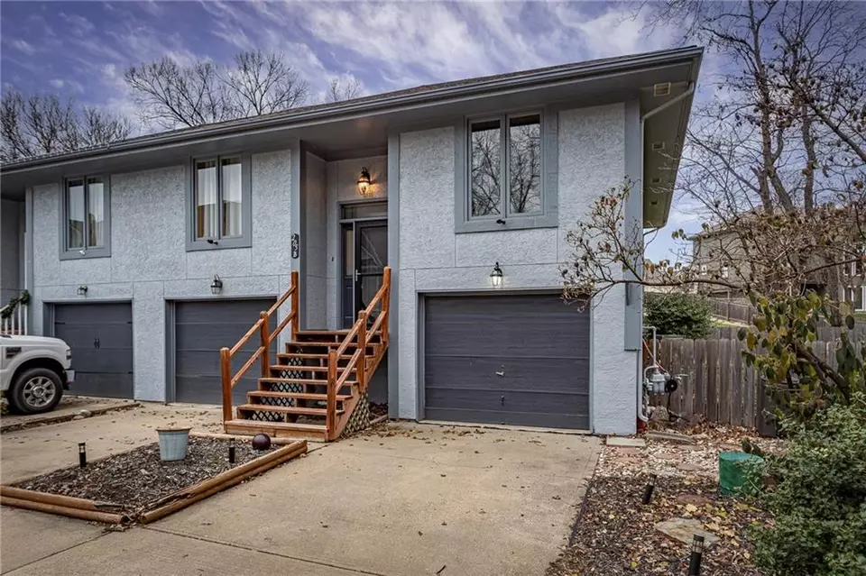 205 SW Pryor Rd #B, Lees Summit, MO 64081 | 32 Photos - Movoto