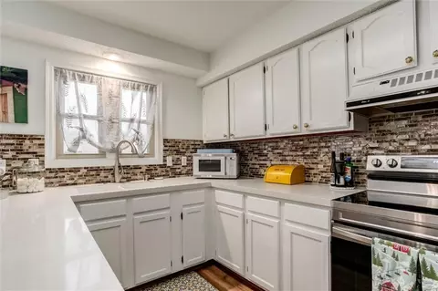 12300 E 43rd St #4, Independence, MO 64055 | 24 Photos - Movoto