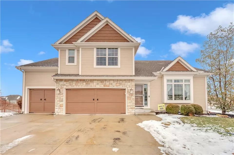 10111 N Tullis Dr, Kansas City, MO 64157 | 27 Photos - Movoto