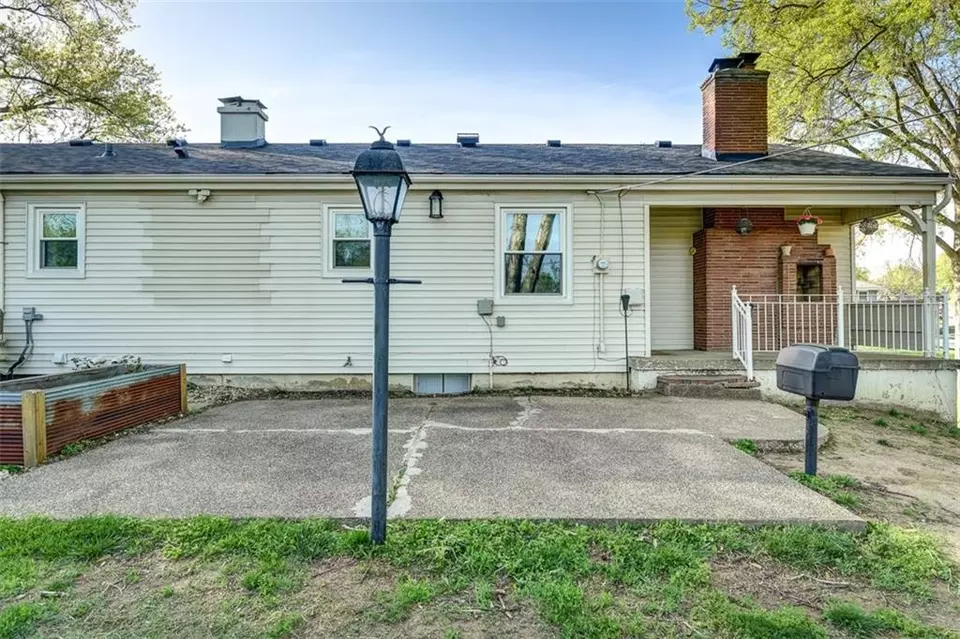 3421 NE 48th St, Kansas City, MO 64119 | 33 Photos - Movoto