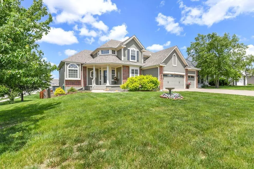 1428 SW 44th St, Lees Summit, MO 64082 | 47 Photos - Movoto