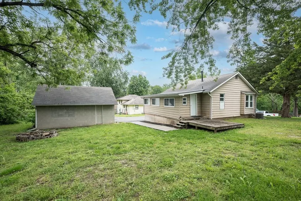 118 N Garfield St, Bonner Springs, KS 66012 | 12 Photos - Movoto