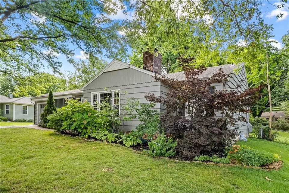 5825 W 62nd St, Mission, KS 66202 | 27 Photos - Movoto