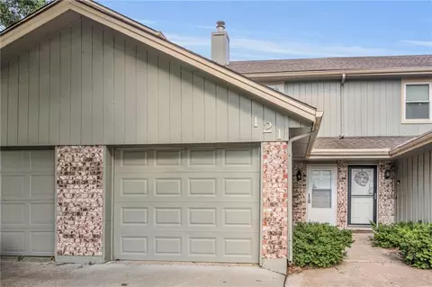 121 NE Greystone Dr, Lees Summit, MO 64086 | 21 Photos - Movoto