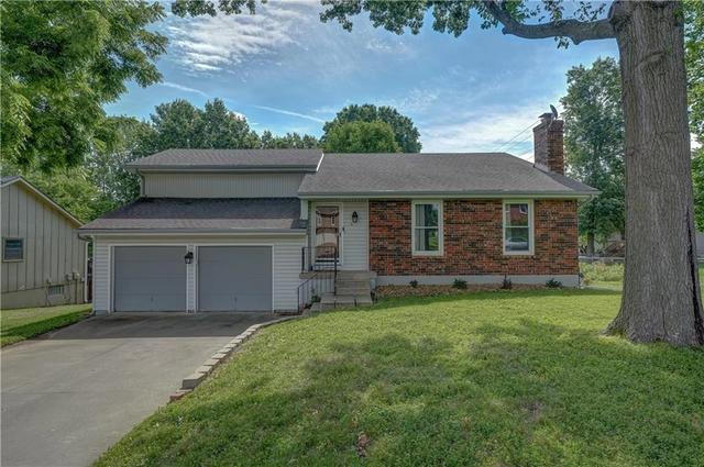 1021 SW Noel Ct, Lees Summit, MO 64081 | 35 Photos - Movoto