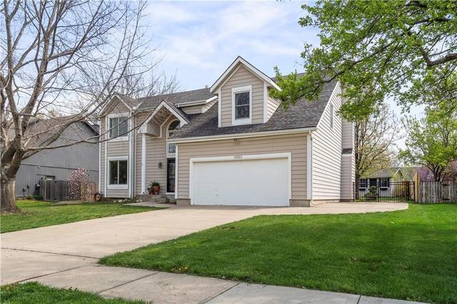 15551 S Apache Cir, Olathe, KS 66062 | MLS# 2535436 | 57 Photos - Movoto