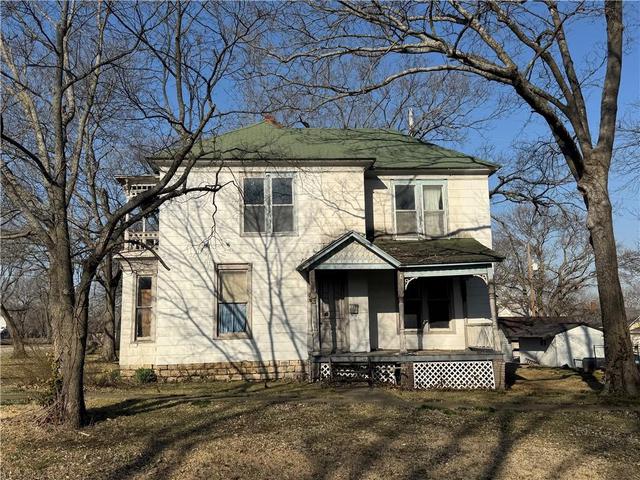 124 S Margrave St, Fort Scott, KS 66701 | MLS# 2535456 | 46 Photos - Movoto