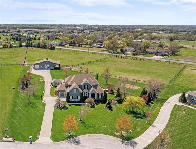 3725 W 198th St, Stilwell, KS 66085 | MLS# 2539530 | 72 Photos - Movoto