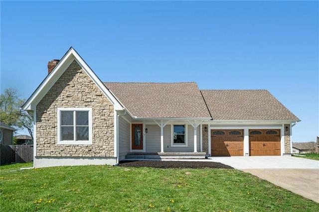 1115 W Pleasant Dr, Raymore, MO 64083 | MLS# 2541736 | 30 Photos - Movoto