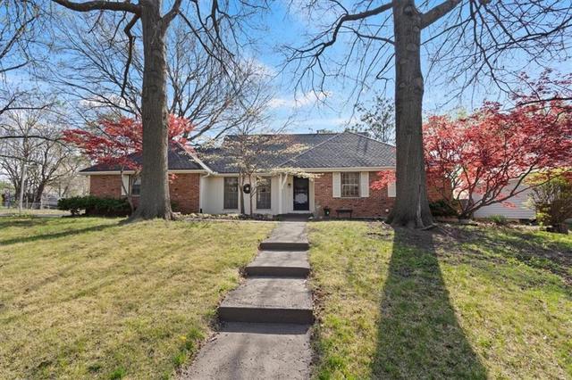 1412 NW A St, Blue Springs, MO 64015 | MLS# 2538021 | 18 Photos - Movoto