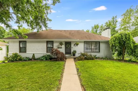4926 Mockingbird Ln, Saint Joseph, MO 64506 - Movoto