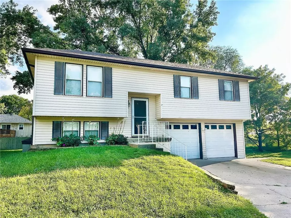 738 S 9th St, Edwardsville, KS 66111 | MLS# 2578822 | 1 photo - Movoto