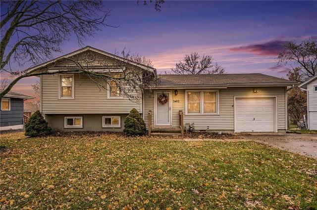 7402 NW Park Forest Ln, Kansas City, MO 64152 | MLS# 2588159 | 28 ...