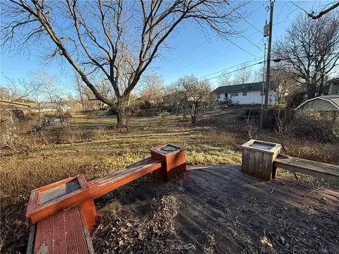 4337 SW 30th St, Topeka, KS 66614 | MLS# 2597328 | 29 Photos - Movoto
