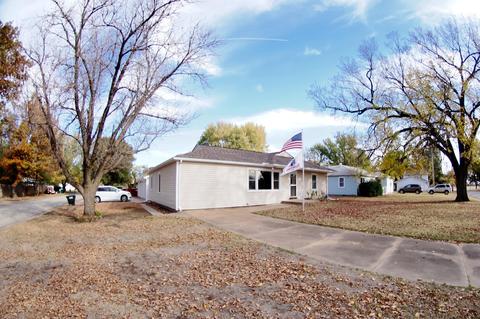 322 W 19th St, Harper, KS 67058 | 13 Photos | MLS #618794 - Movoto