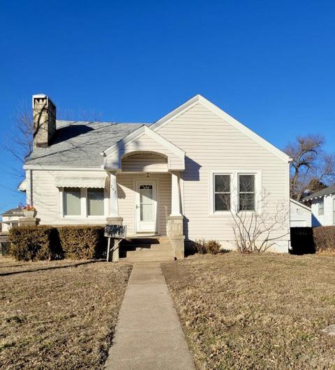 702 E 2nd St, Eureka, KS 67045 | 36 Photos | MLS #620941 - Movoto