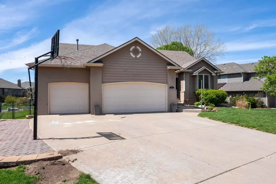313 N Jaax St, Wichita, KS 67235 | 33 Photos - Movoto