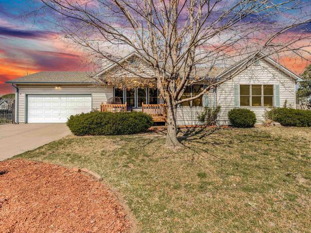 3945 N Garland Cir, Wichita, KS 67204 | MLS# 653507 | 36 Photos - Movoto