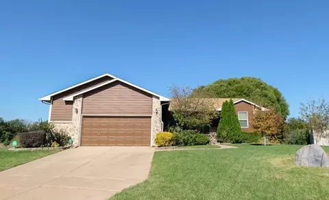 2009 Hawkins Ln, Goddard, KS 67052 - Movoto